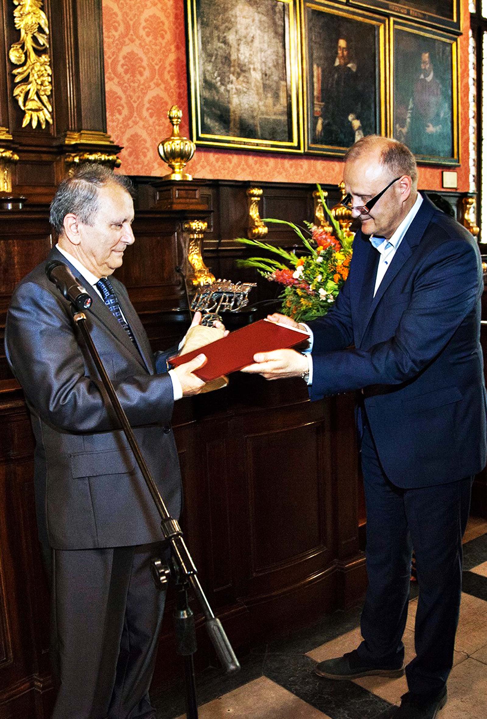 Constantin Geambaşu a primit prestigiosul premiu „Transatlantyk ...